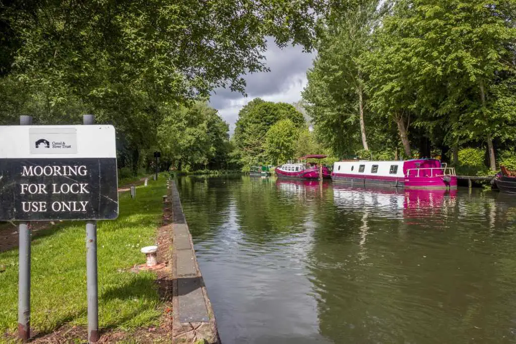Can You Moor A Canal Boat Anywhere? – Canal Boat UK